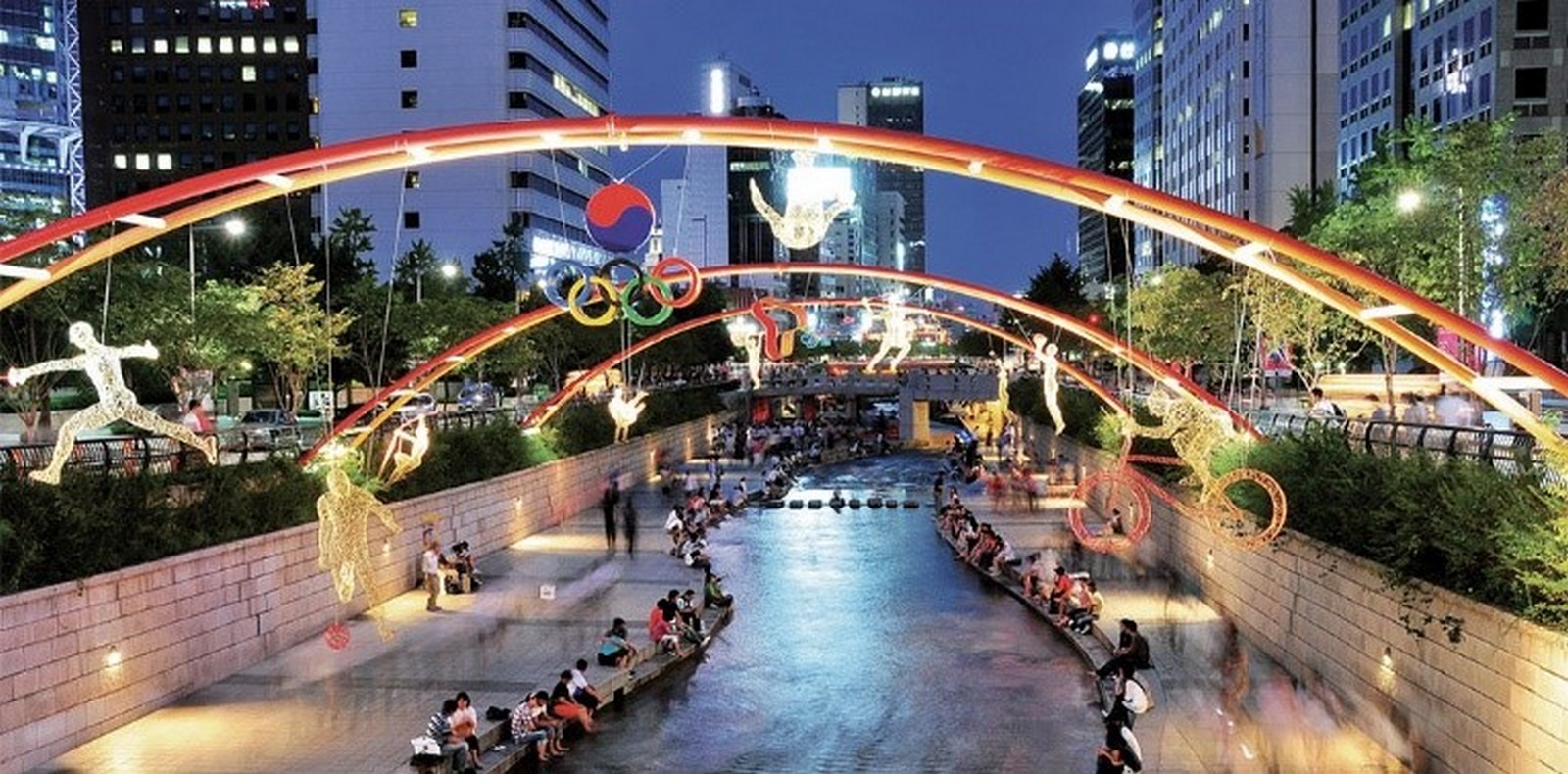 Evolution of Public Spaces in Contemporary Urban Life - RTF