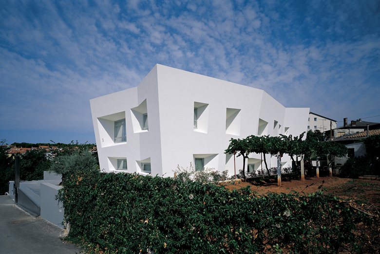 20 Creative Building Façades for Commercial Buildings around the World ...