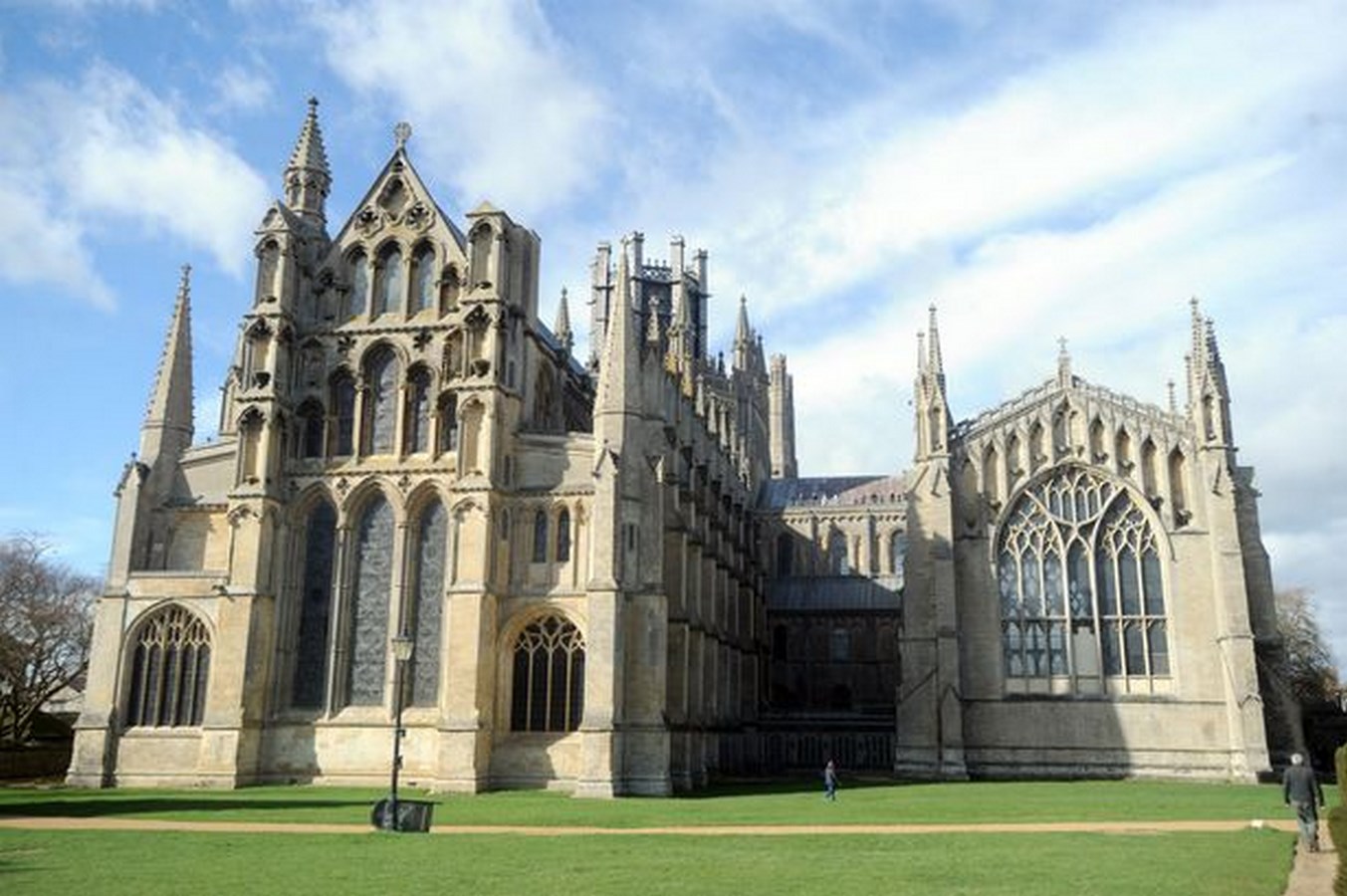 Experience Romanesque Architecture Through These 15 Iconic Structures Experience Romanesque Architecture Through These 15 Iconic Structures