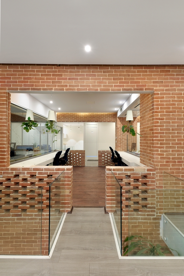 APARAT Headquarters by Qastic - RTF | Rethinking The Future