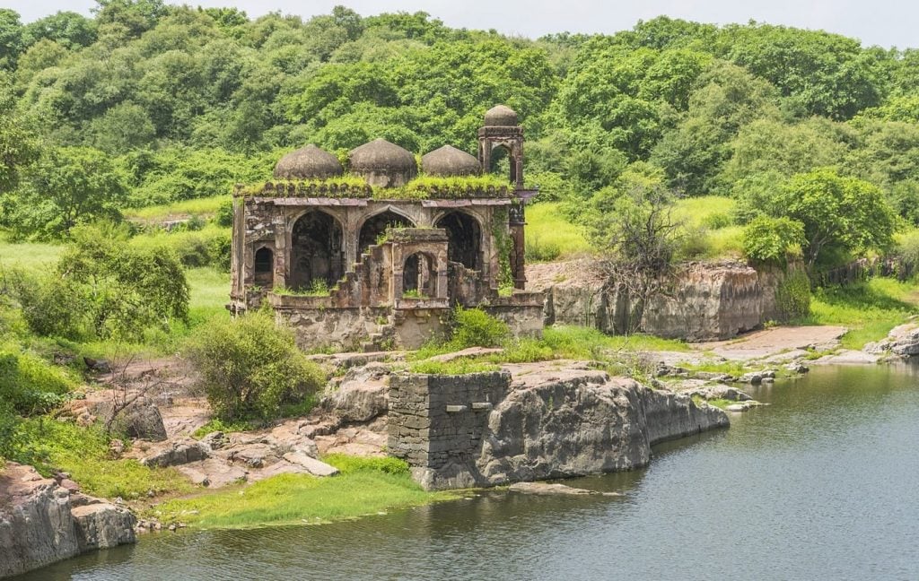 Understanding The Architecture of Indian Forts - Rethinking The Future