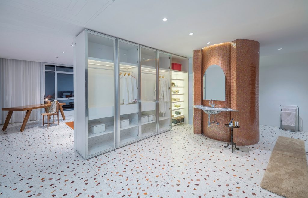 Open plan layouts_How transparency as a concept can change the nature ...