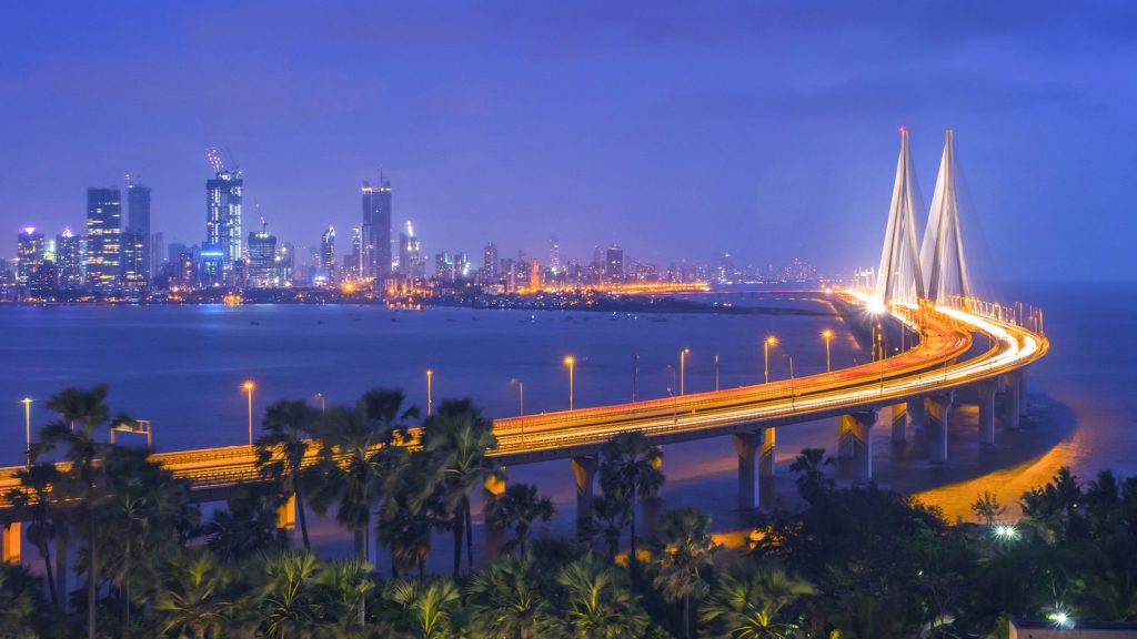 Contrast in the cityscape of Mumbai - RTF | Rethinking The Future