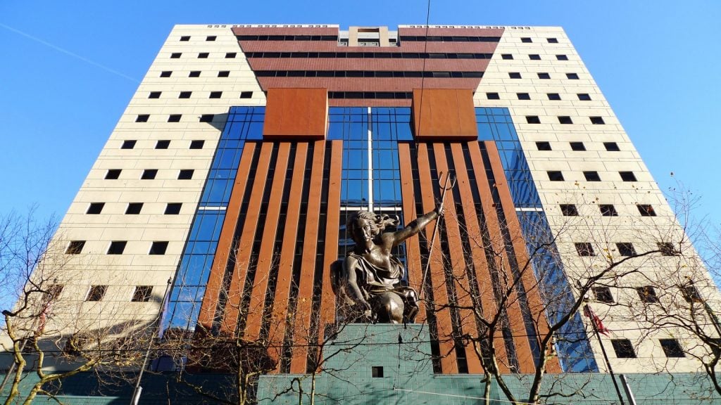 10 Famous examples of Post Modern Architecture - RTF