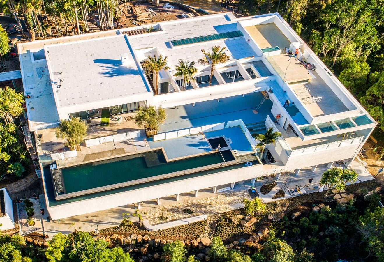 Celebrity House With Big Pools Inside The Modern Homes Of 10
