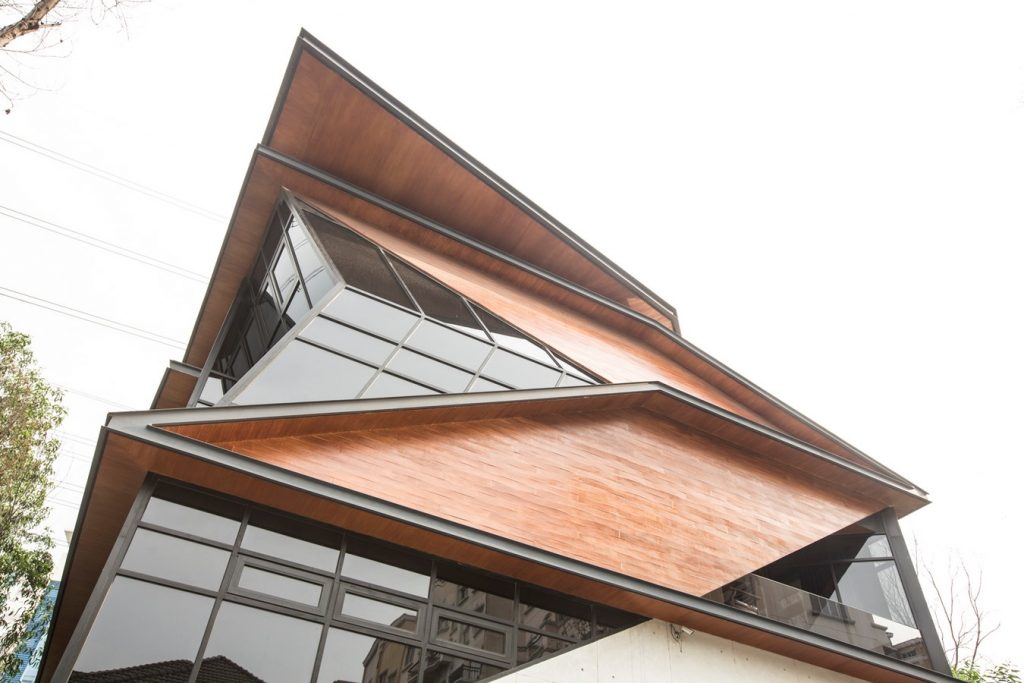 The Polygon House by Buensalido+Architects: Polygonal Thinking