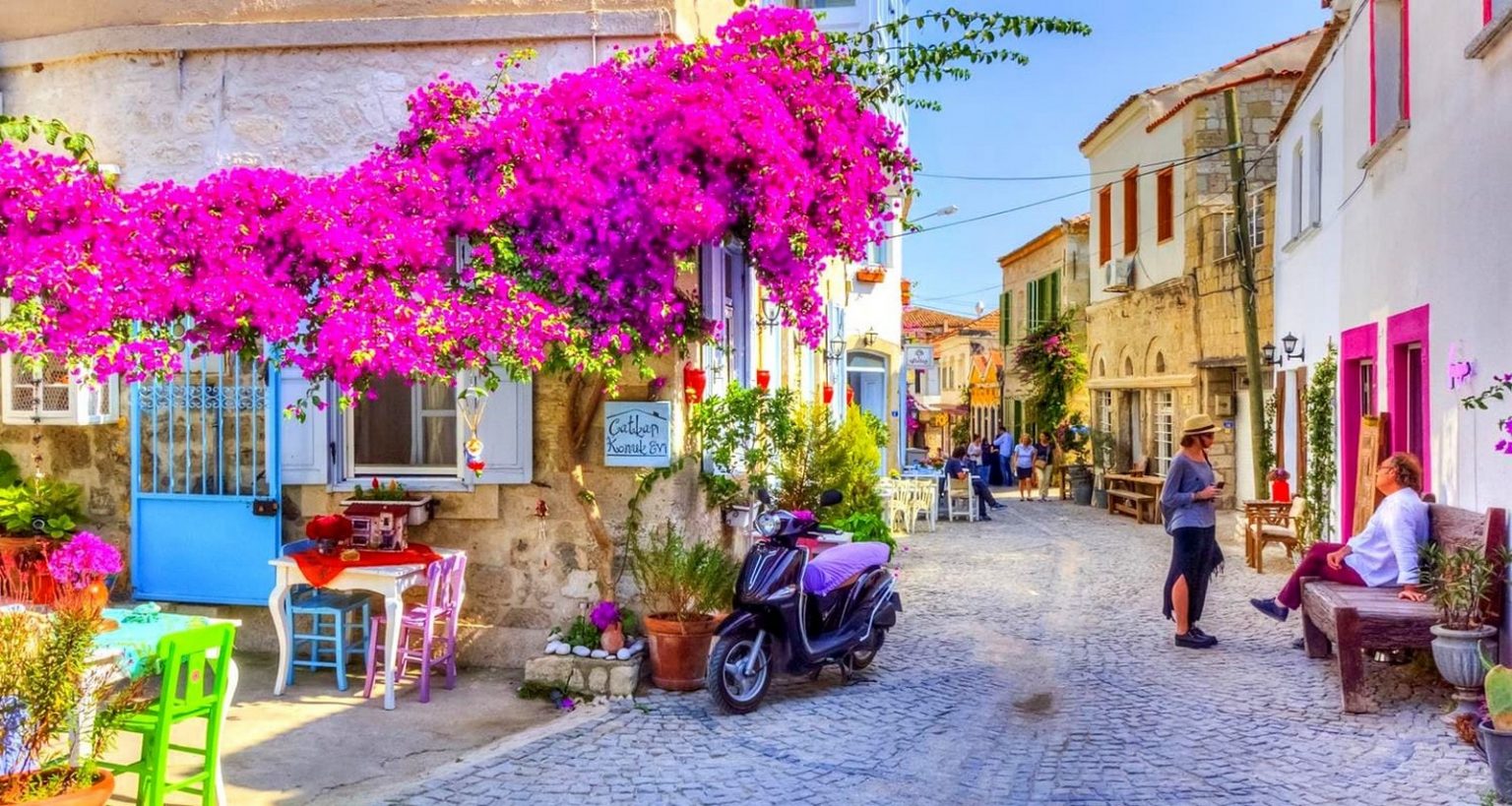 Walking through the streets of Turkey - RTF