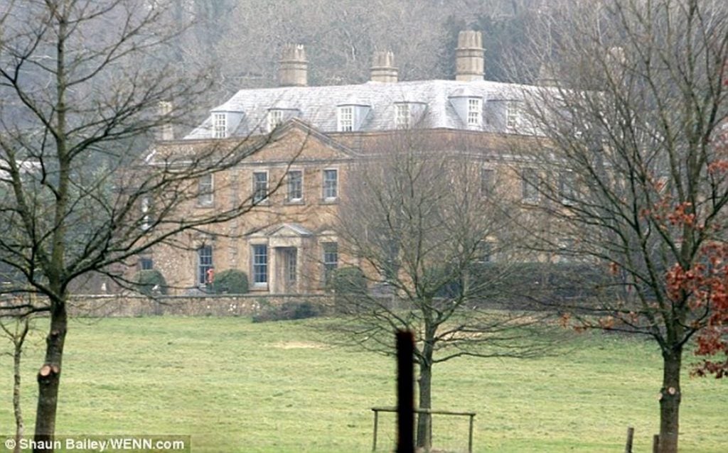 An inside look at all the houses owned by Johnny Depp - RTF