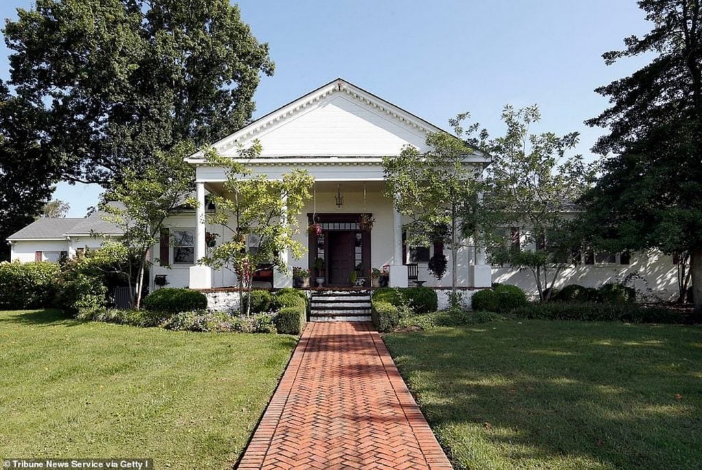 An inside look at all the houses owned by Johnny Depp - RTF