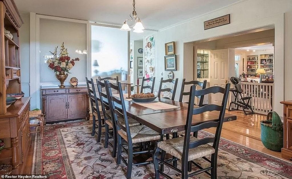 An inside look at all the houses owned by Johnny Depp - RTF