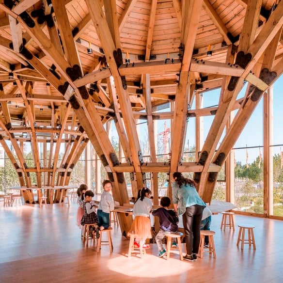 Common space construction based on conventional wood and technology ...