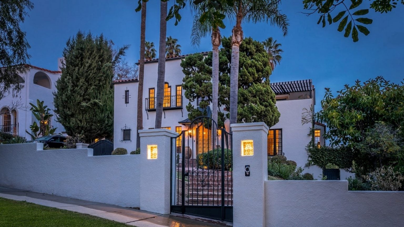 An inside look at all the houses owned by Ashley Tisdale - RTF ...