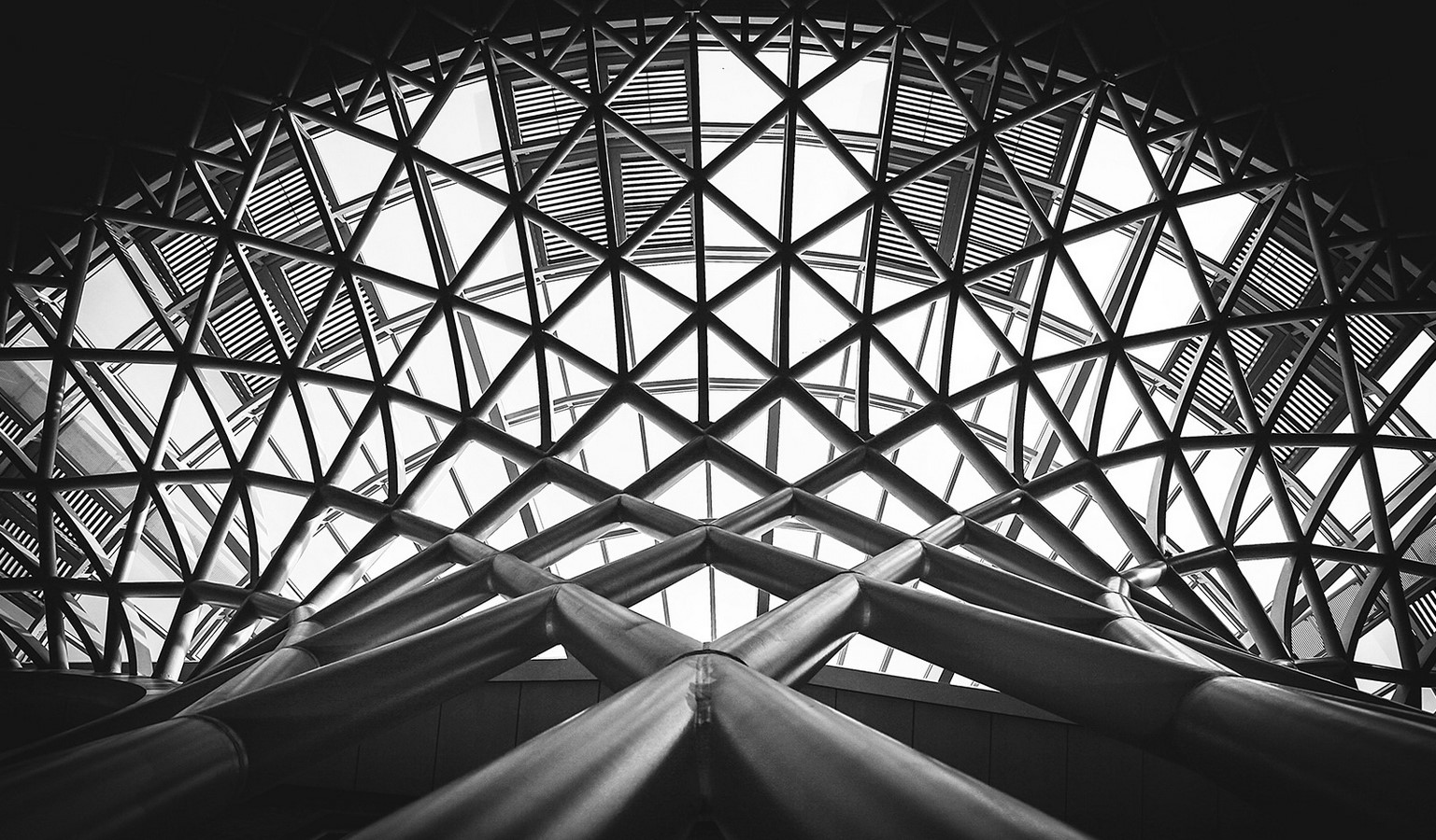 What are the classification of architectural materials?