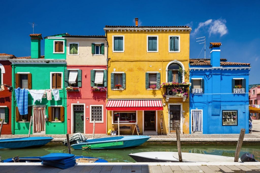 What are the classification of architectural materials?