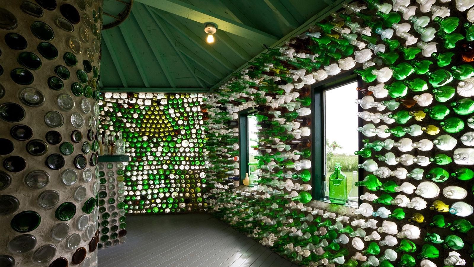 What are the classification of architectural materials?