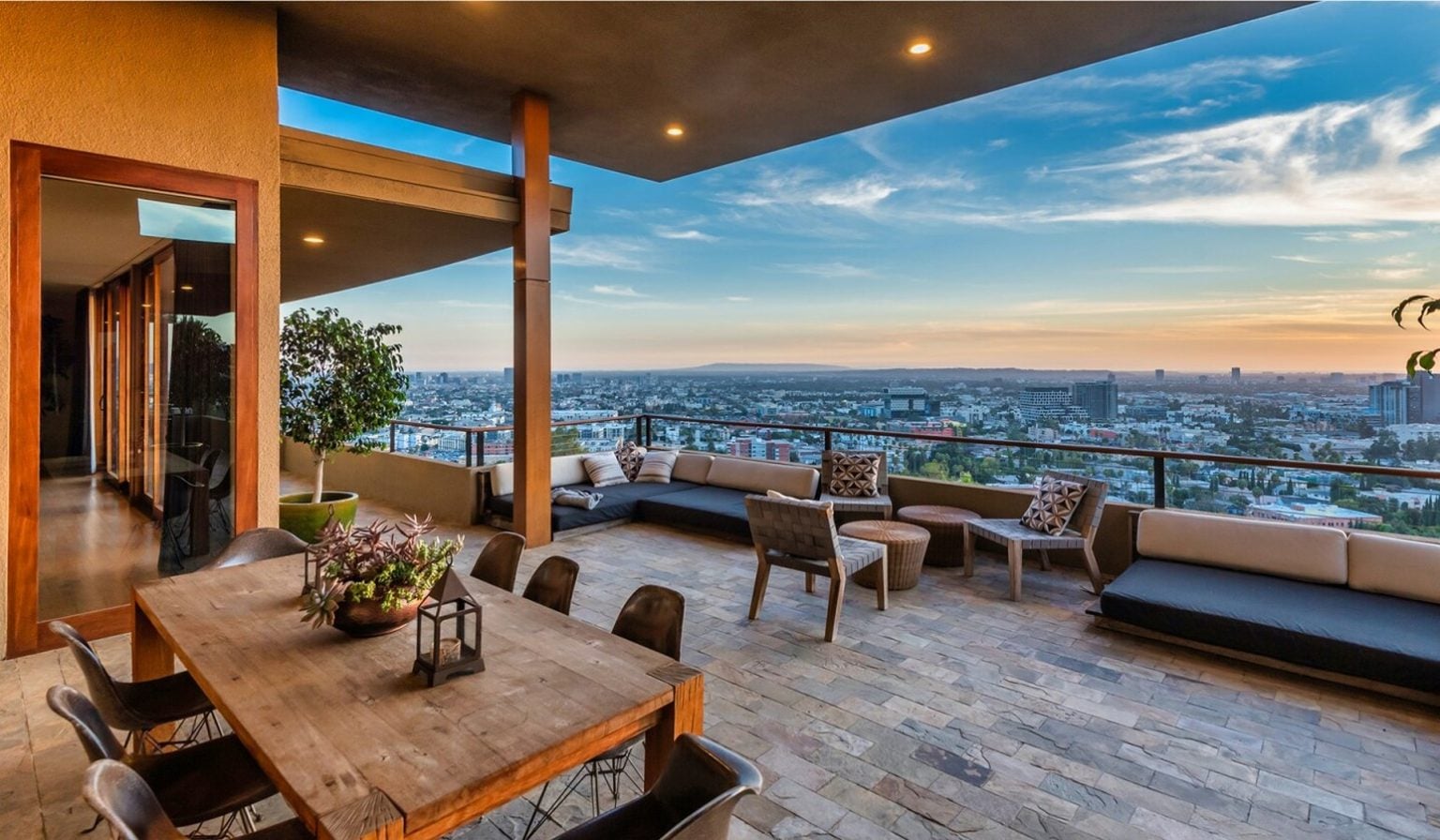Zac Efron House: An inside look at the houses owned by Zac Efron - RTF