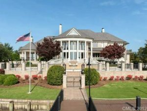 An inside look at all the houses owned by Michael Jordan