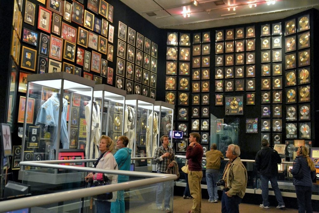 Elvis Presley House: 10 Facts through Architect's Lens - RTF