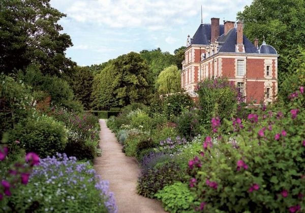 Valentino House: 10 Facts through Architect's Lens - RTF | Rethinking ...