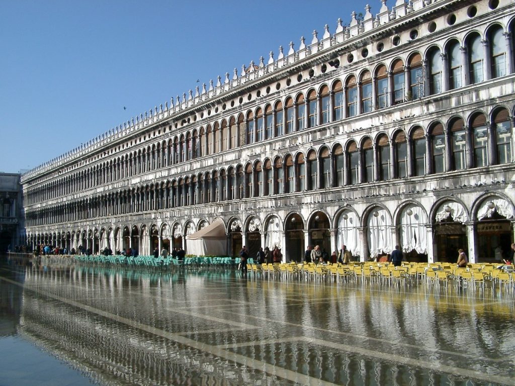 Edoardo Tresoldi Installation: The Historic Column at Venice's ...