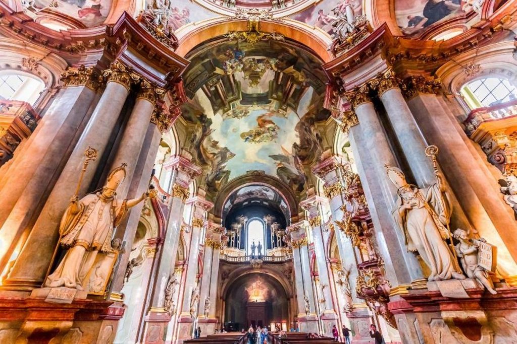 Baroque architecture: grandeur, drama, and theatricality - RTF ...