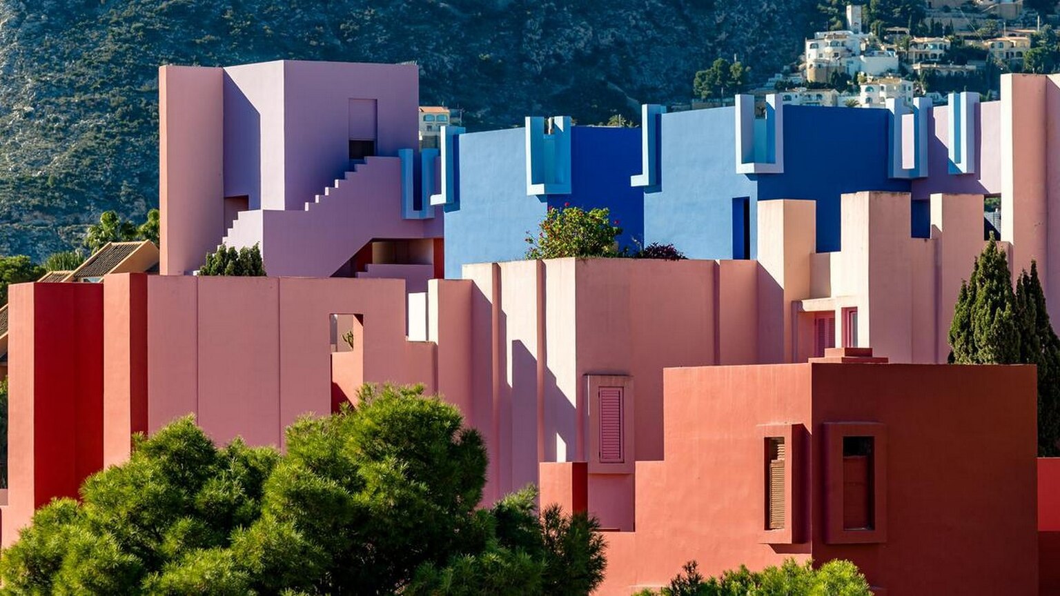 The Impact of Color Psychology: How Architecture Harnesses the Power of ...