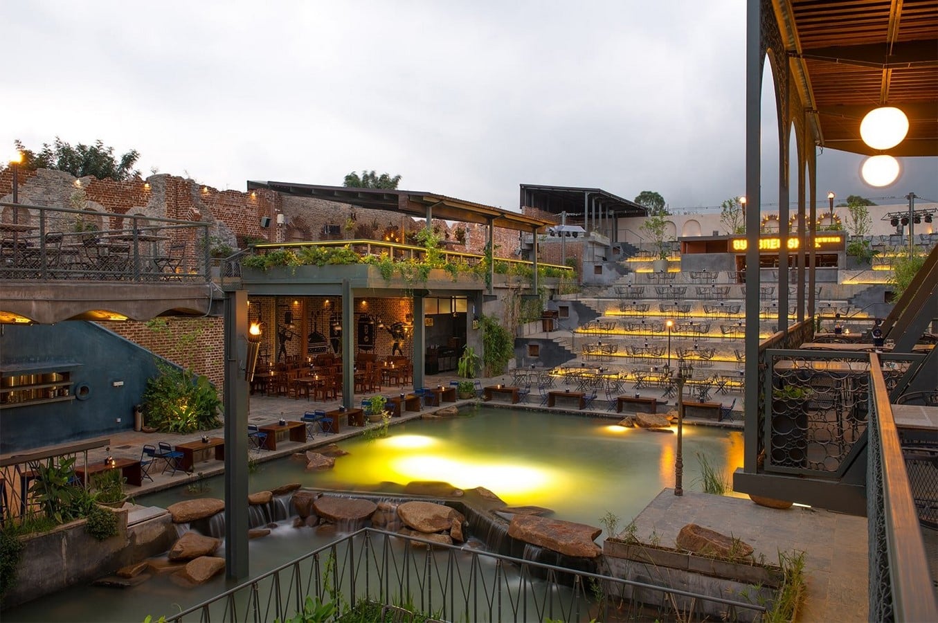 Crafting Dramatic Spaces at BYG Brewski by Mathew and Ghosh Architects ...