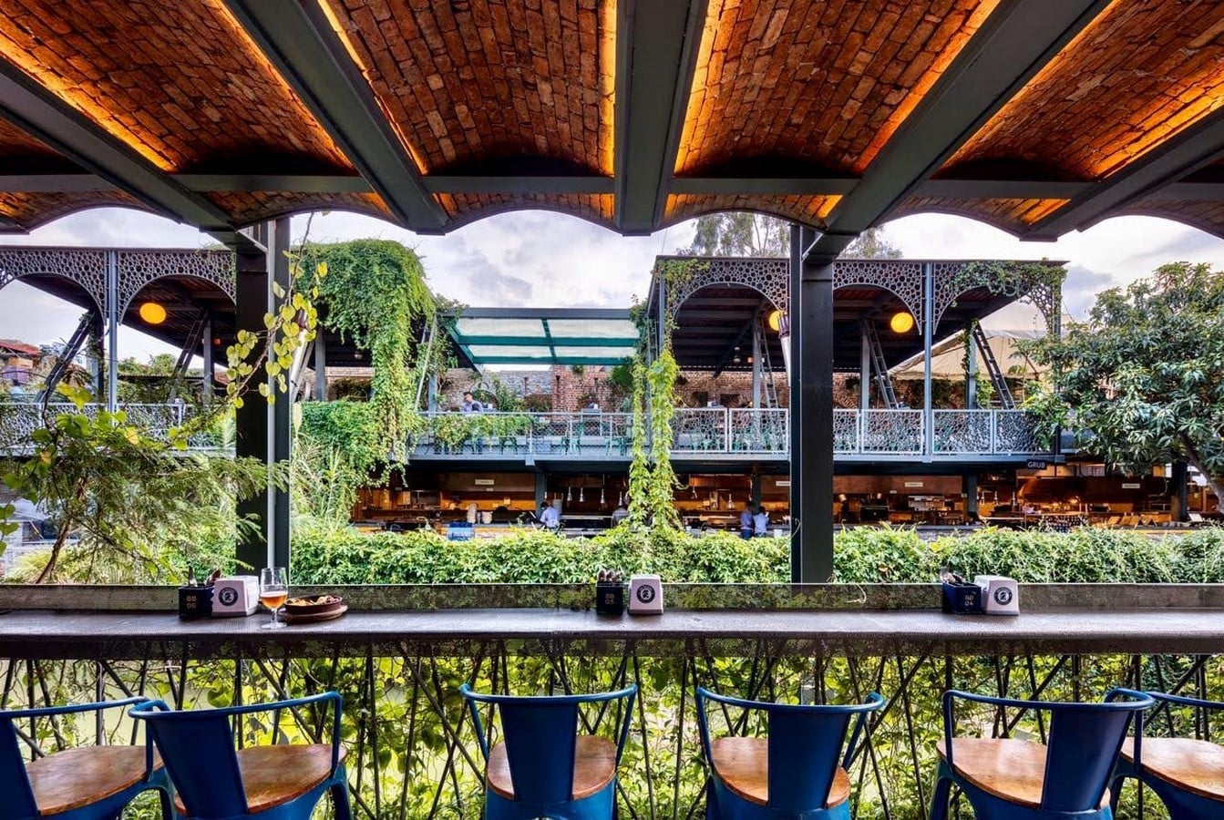 Crafting Dramatic Spaces at BYG Brewski by Mathew and Ghosh Architects ...