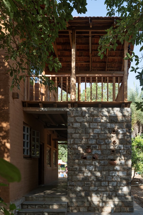 House of Reclaimed Gold by Out Of The Box Eco Architects - RTF ...