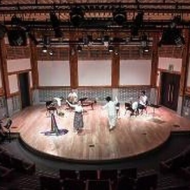The Evolution of Set Designs in Theatres - RTF | Rethinking The Future