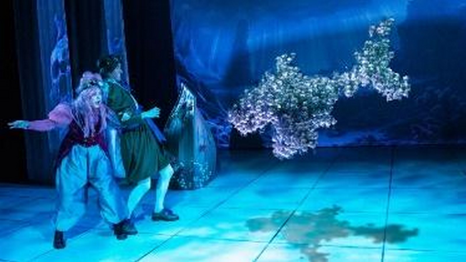 The Evolution of Set Designs in Theatres - RTF | Rethinking The Future