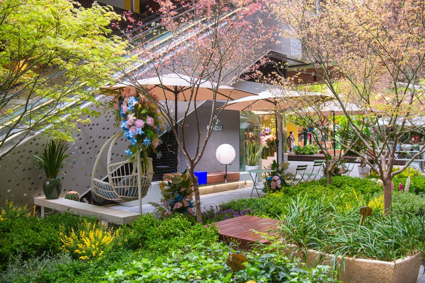 Shanghai Moon Bay Neighbourhood Commercial Street by FLO Landscape ...