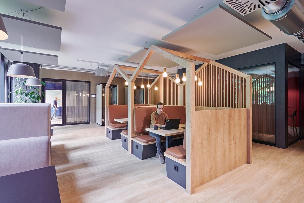 Informal meeting hubs for German broadcaster by Evolution Design - RTF ...