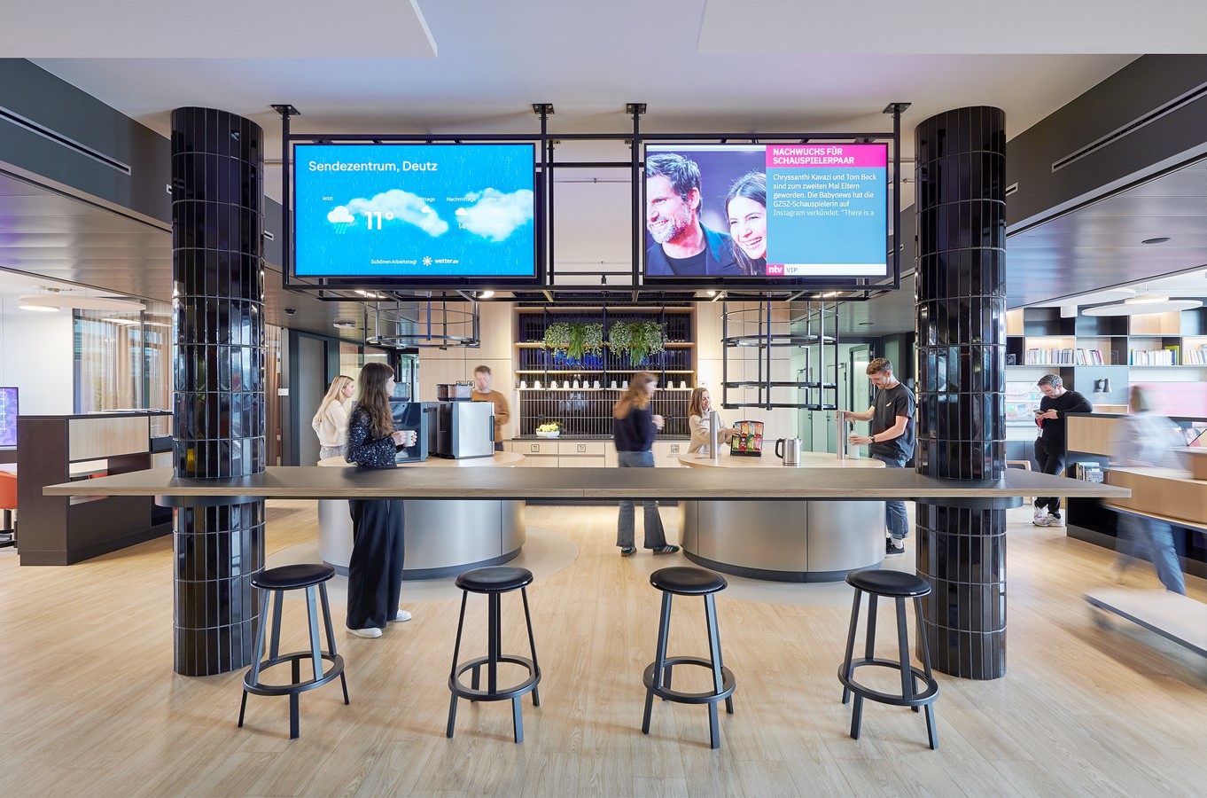 Informal meeting hubs for German broadcaster by Evolution Design - RTF ...