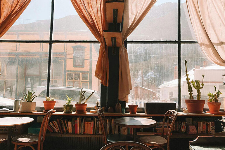 How to Choose the Best Commercial Window Coverings for Your Restaurant ...