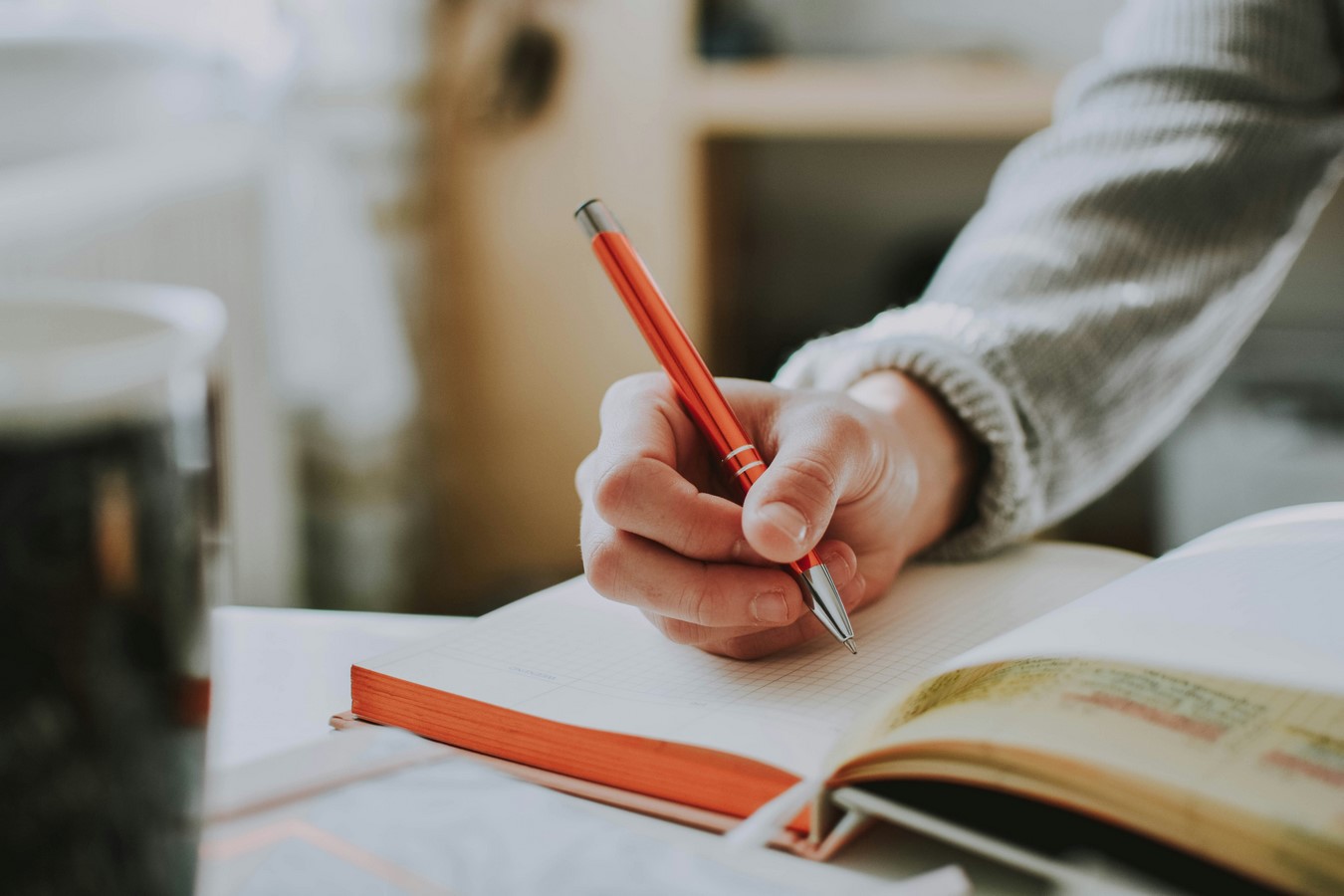 Drowning in Deadlines? Essay Help Here! - RTF | Rethinking The Future