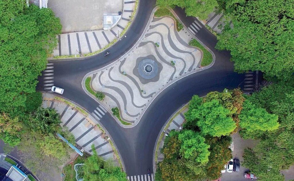 The Role of Streets in Fostering Social Interaction and Community Ties ...