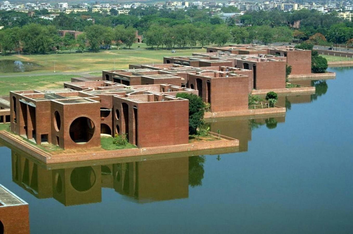 Postcolonial Architecture: Political Narratives and Identity - RTF ...
