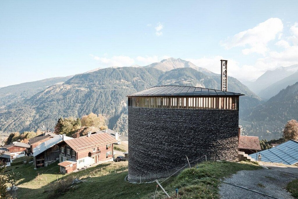 What role does sensory experience play in Peter Zumthor's design ...