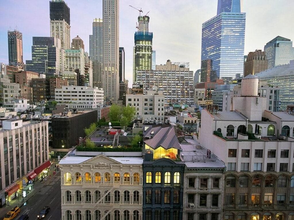 Exploring how historical and contemporary elements coexist in urban ...