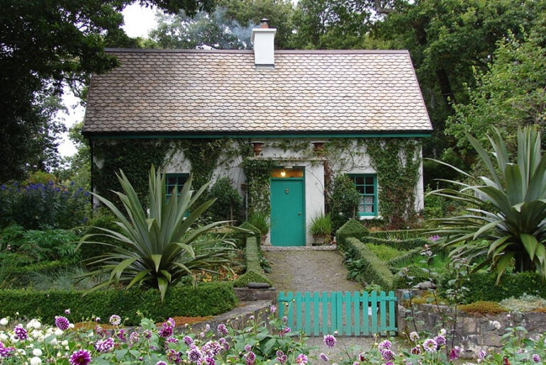 Top 10 Cottage Design Trends Combining Style And Sustainability - RTF ...