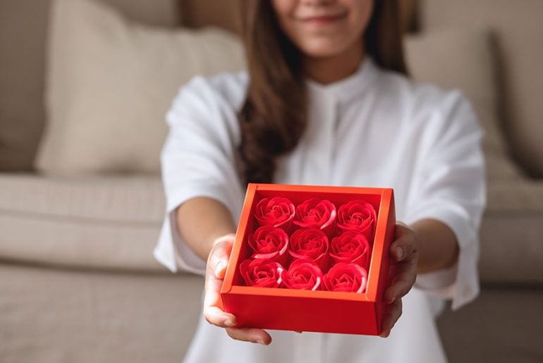 Top 8 Stores Offering Roses in Square Shape Boxes - RTF | Rethinking ...