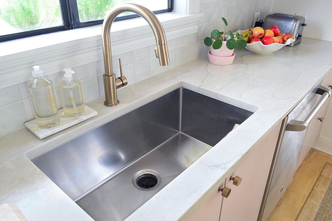 The Pros and Cons of a Stainless Kitchen Sink - RTF | Rethinking The Future