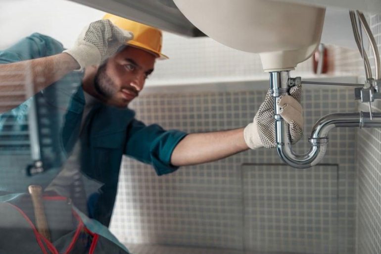 3 Signs You Need A Plumbing Contractor For Plumbing Repairs - RTF ...