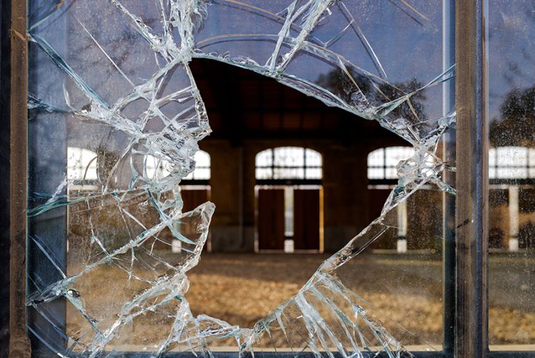 Cracked or Foggy Windows? When to Call for Glass Repair and Replacement ...