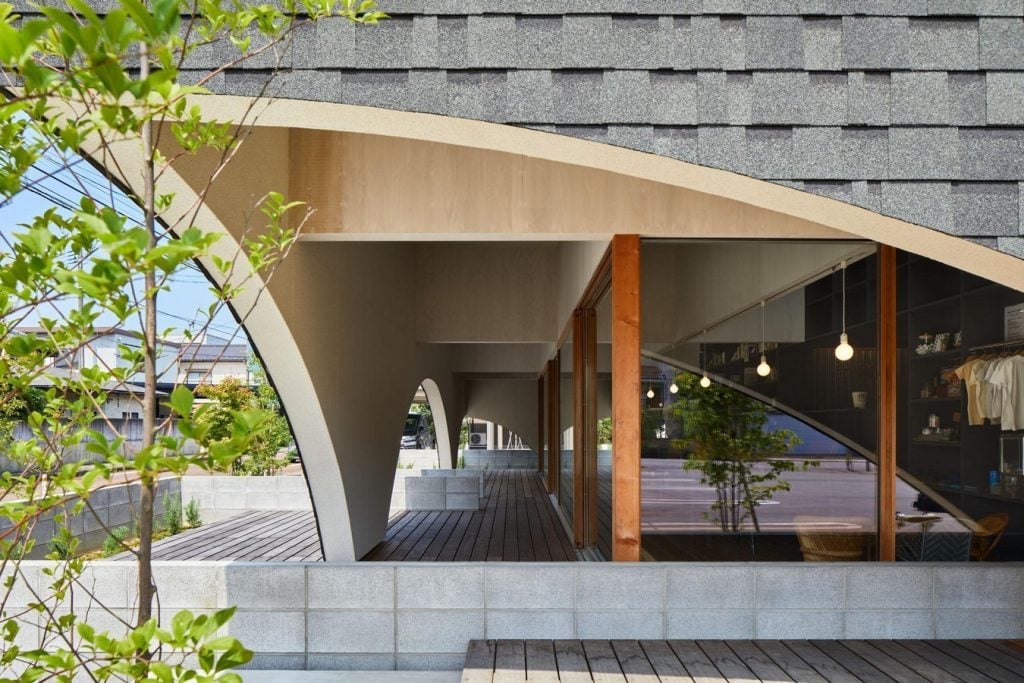Hybrid Forms: Reinterpreting Roofs, Arches, and Columns in Modern ...