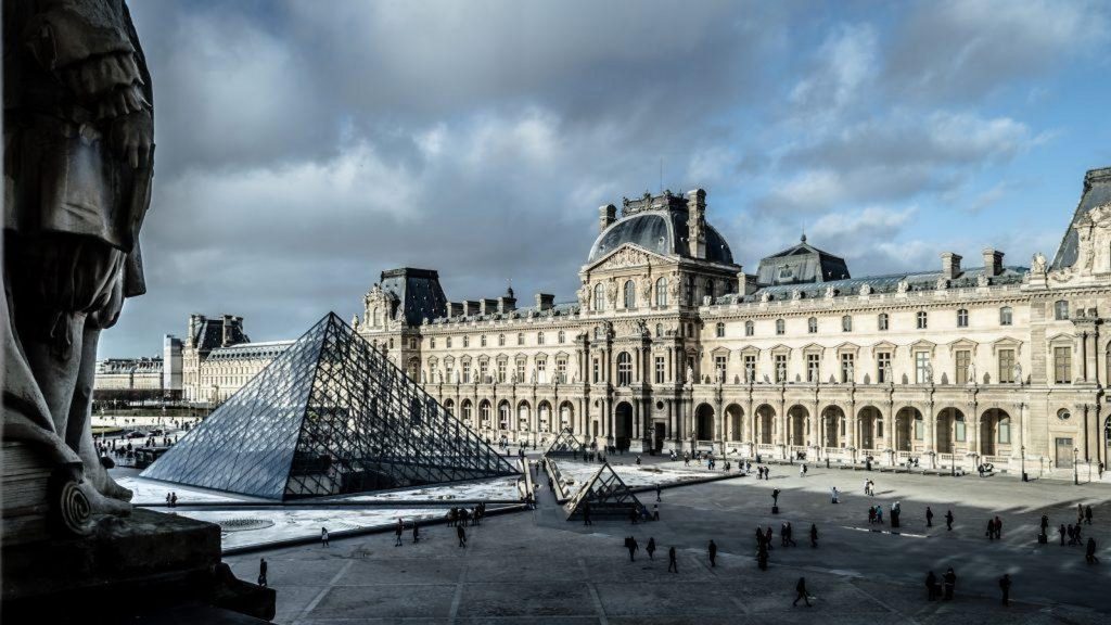 Contextual Intelligence: Embedding Site-Specific Cues into ...