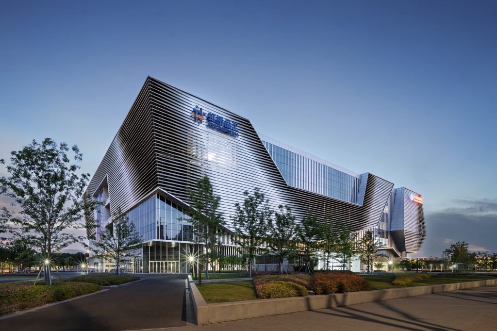 Shanghai Hongqiao Import Commodity Exhibition and Trade Center by Aedas ...