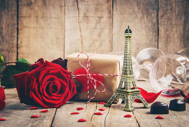 Top 10 Unique Location Gifts to Celebrate Special Places in Life - RTF ...