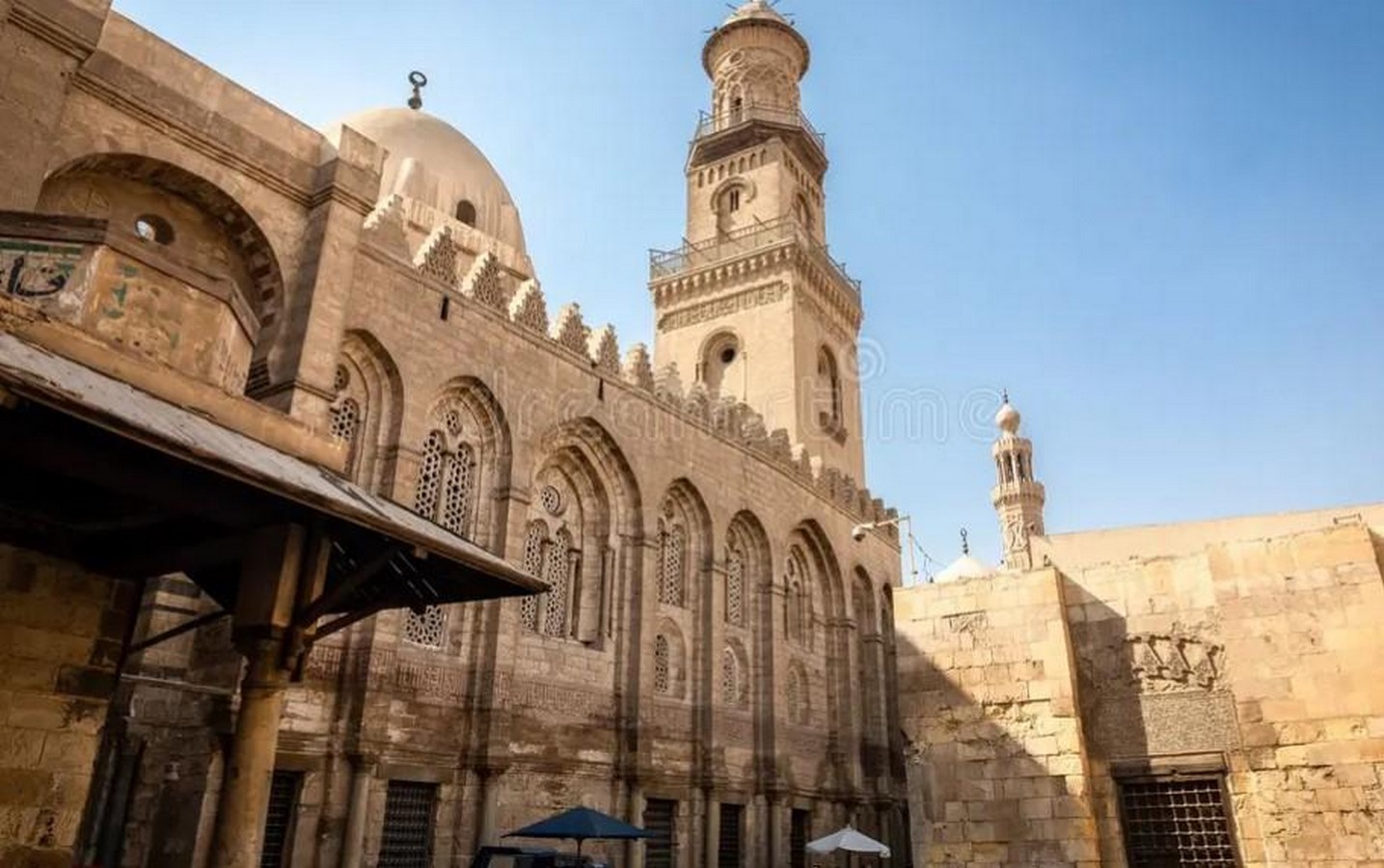 Walking through the streets of Cairo - RTF | Rethinking The Future